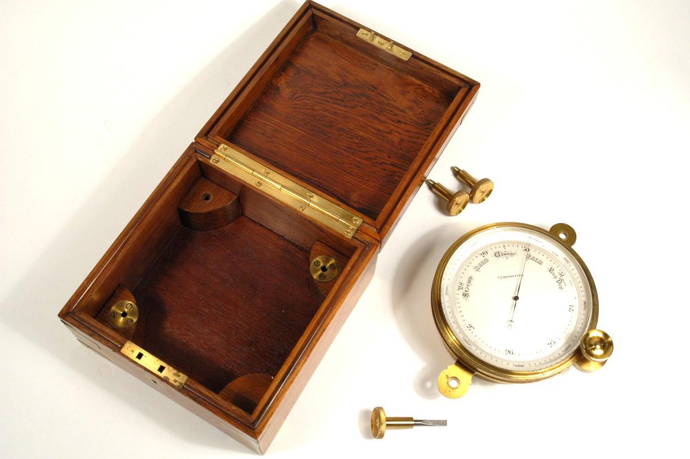 Antiques Atlas - Cased Altimeter/barometer