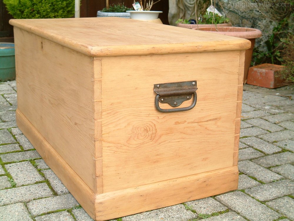 A Restored Antique Pine Linen Box - Antiques Atlas