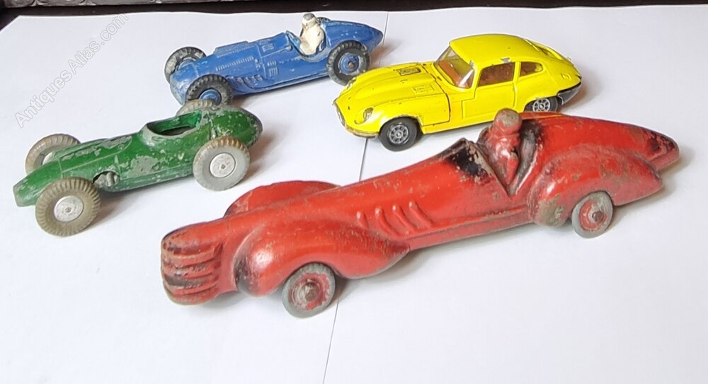 Antiques Atlas - Set Of 5 Vintage Toy Cars 1930s To 1960s as1029a294