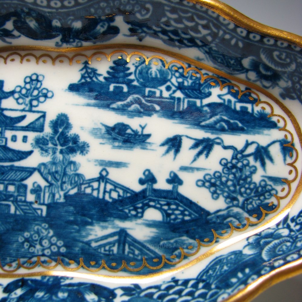 Antiques Atlas - Caughley Temple Pattern Porcelain Spoon Tray