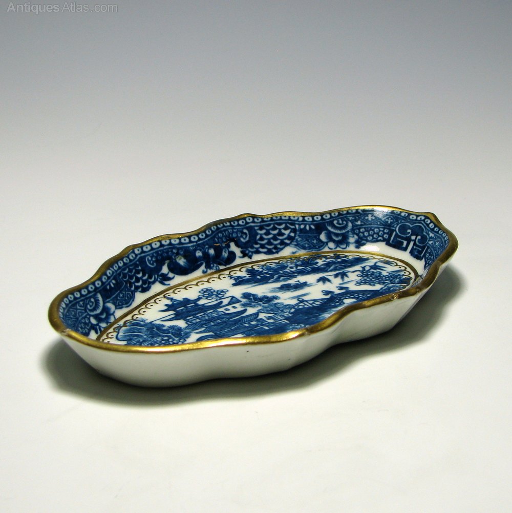 Antiques Atlas - Caughley Temple Pattern Porcelain Spoon Tray