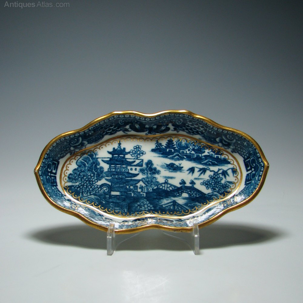 Antiques Atlas - Caughley Temple Pattern Porcelain Spoon Tray