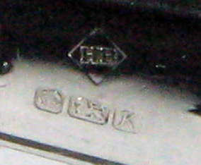 Antiques Atlas - Vintage Silver Handled Queen's Pattern Cake Slice