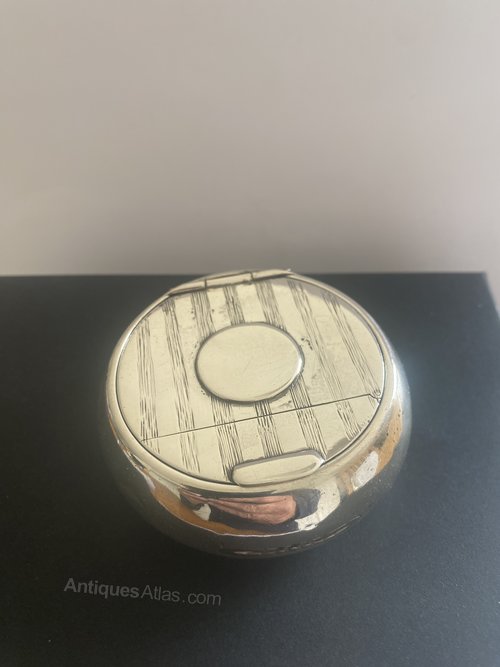 Antiques Atlas - Rare Silver Tobacco/ Snuff Box Vesta Lid 1910