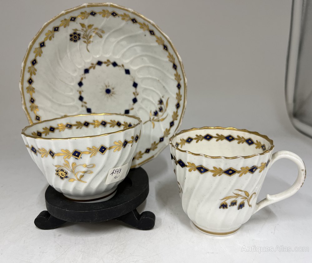 Antiques Atlas - 18th Century Flight Period Worcester Porcelain Trio