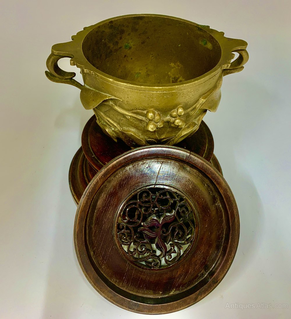 Antiques Atlas - 18 Th Century Oriental Bronze Censer Pot And Cover