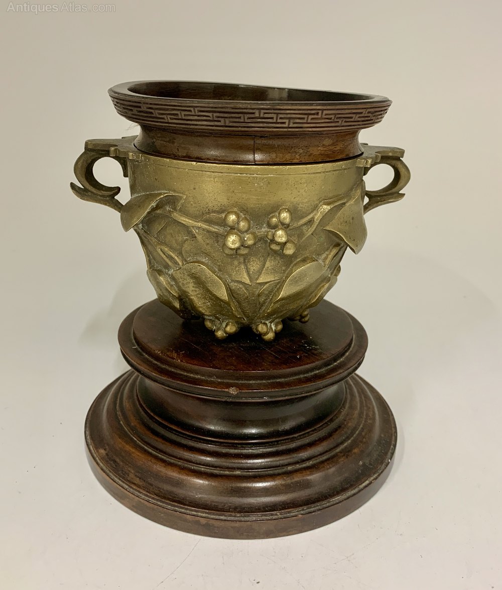 Antiques Atlas - 18 Th Century Oriental Bronze Censer Pot And Cover