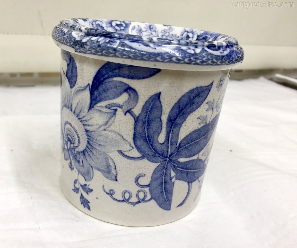 Antiques Atlas - Antique Copeland Spode Spittoon Or Cuspidor Mug