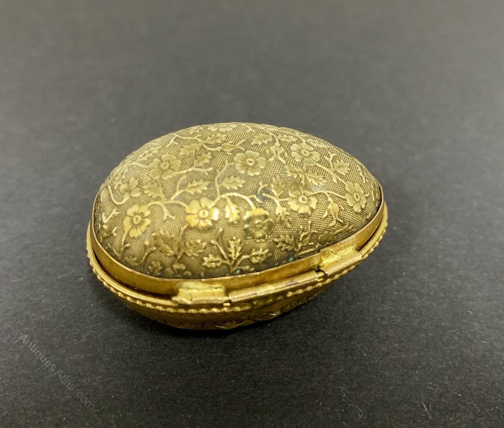 Antiques Atlas - Antique French Thimble Holder Circa 1900