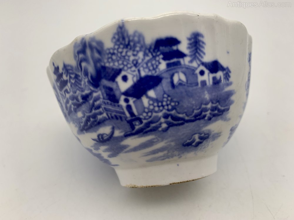 Antiques Atlas - Antique Porcelain Tea Bowl Circa 1820