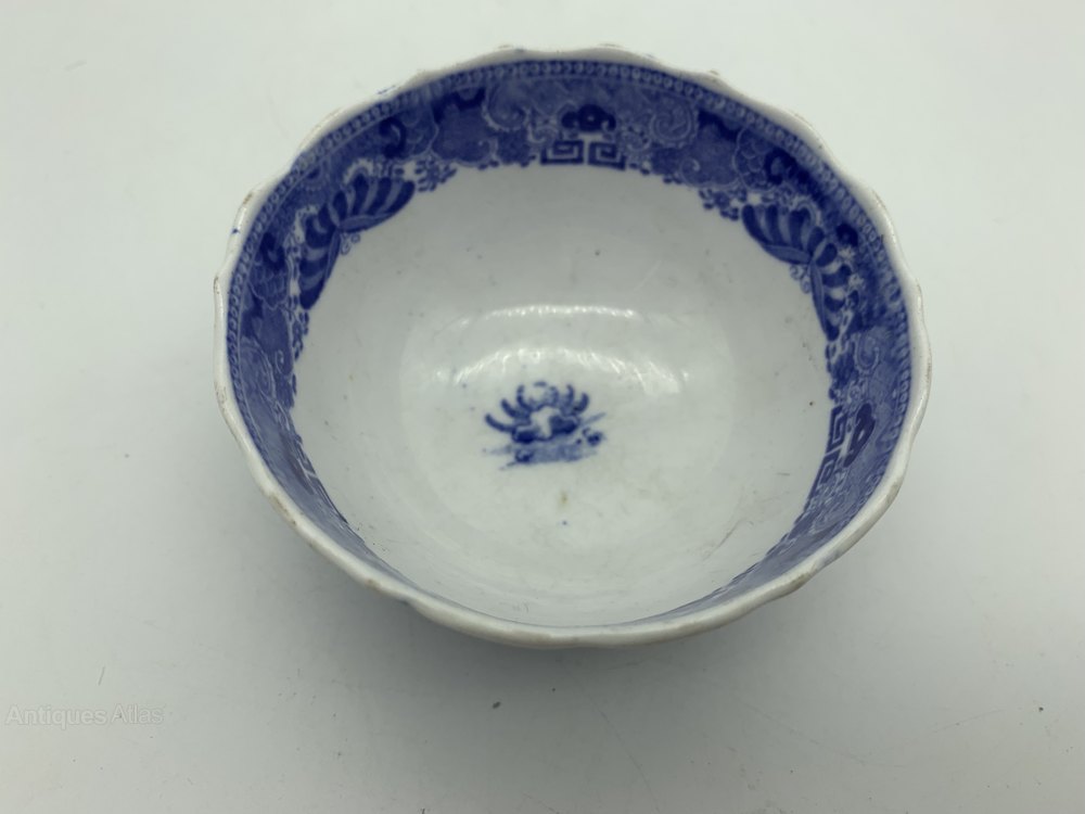 Antiques Atlas - Antique Porcelain Tea Bowl Circa 1820
