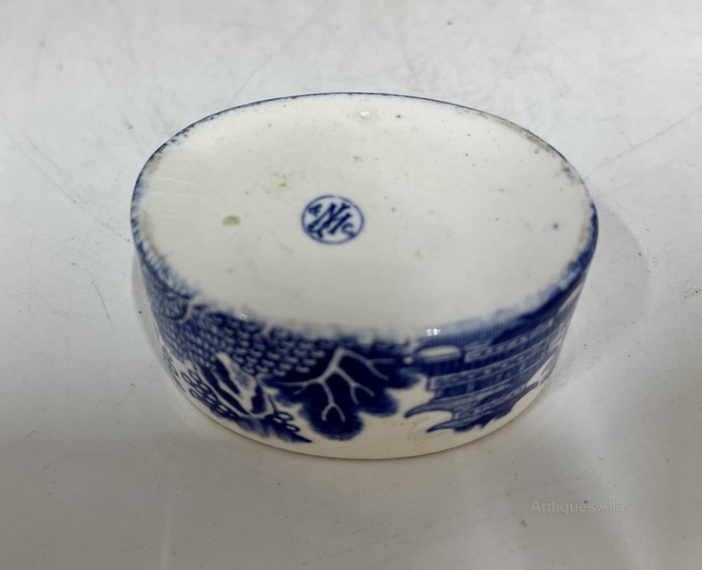 Antiques Atlas - Blue Willow Pattern Salt Pot Mcintyre Circa 1875