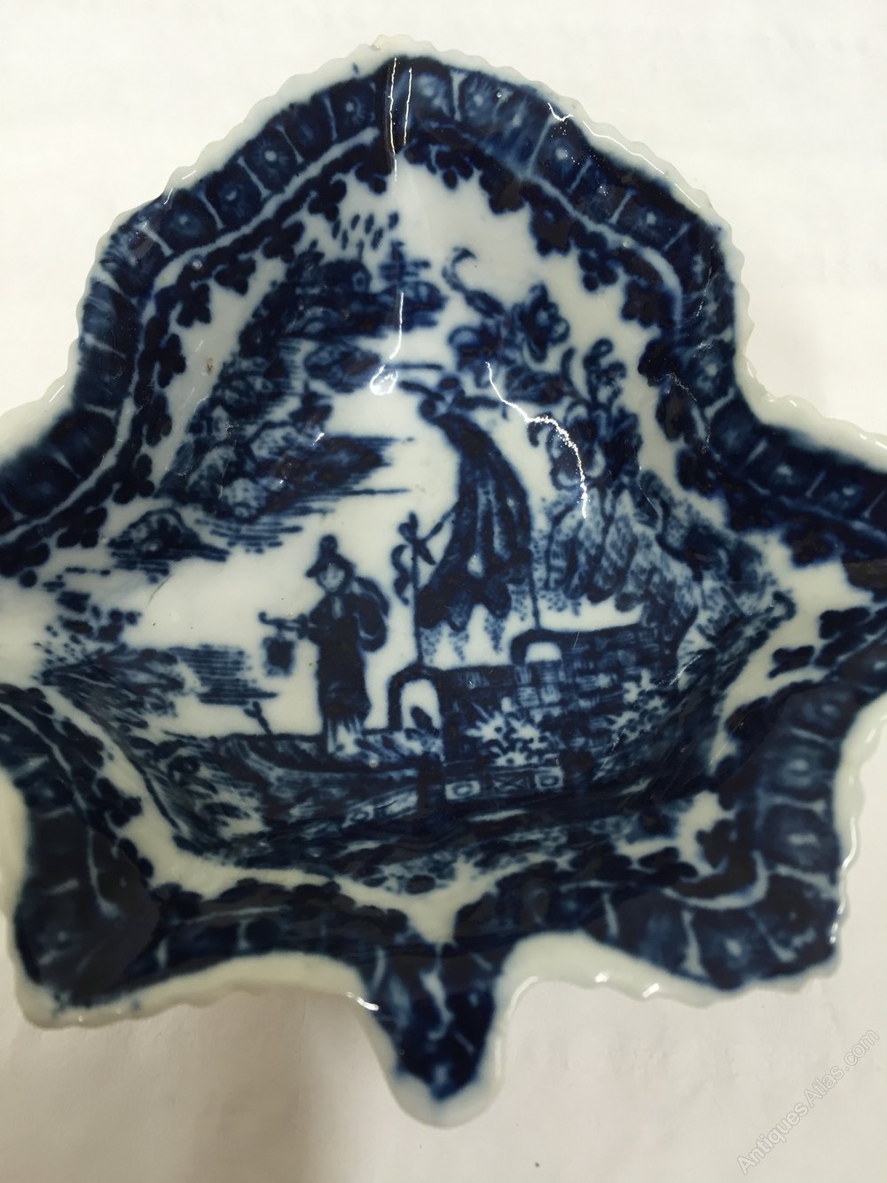 Antiques Atlas - Caughley Porcelain Pickle Dish Circa 1770