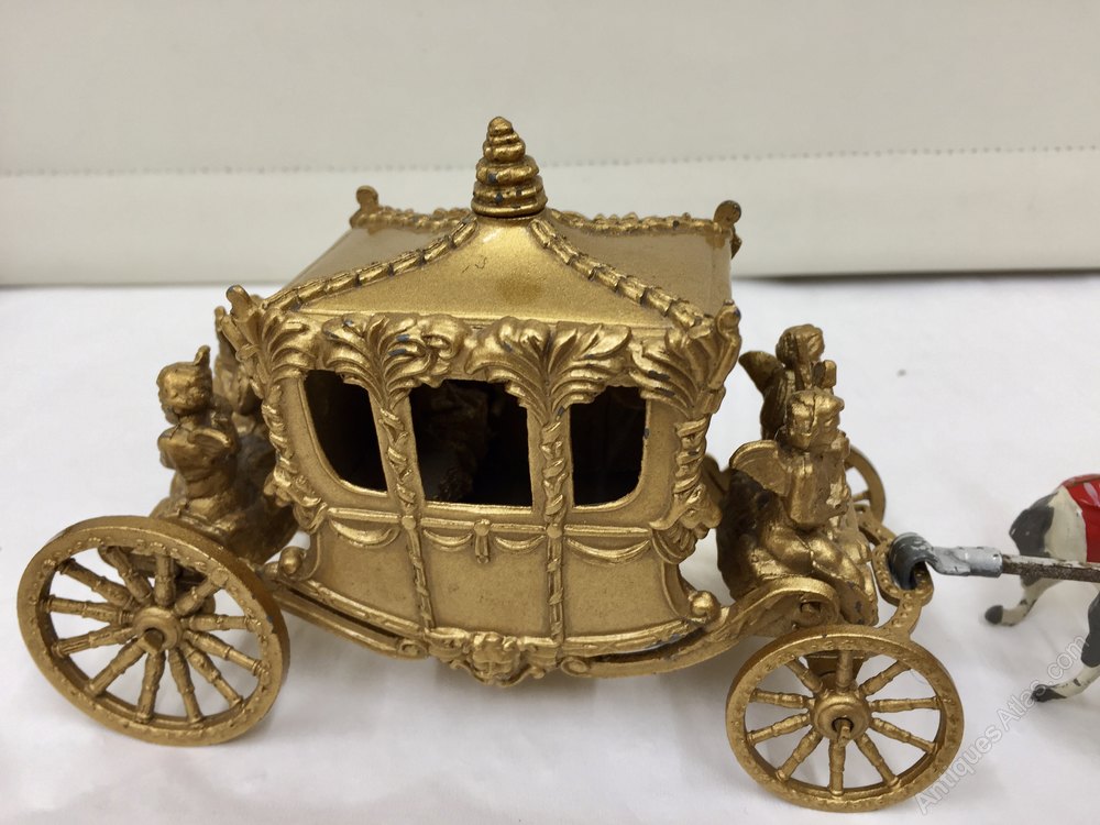 Antiques Atlas - Commemorative Queen Elizabeth Coach & Horses