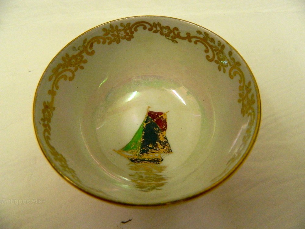 Antiques Atlas - Crown Devon Fieldings Lustrine Bowl Circa 1920
