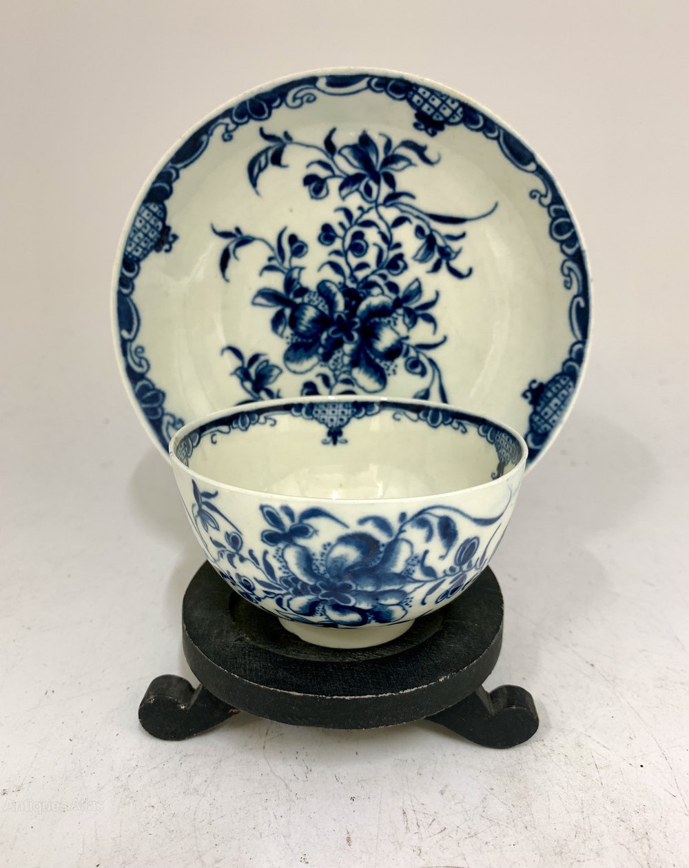 Antiques Atlas - First Period Worcester Porcelain Tea Bowl & Saucer