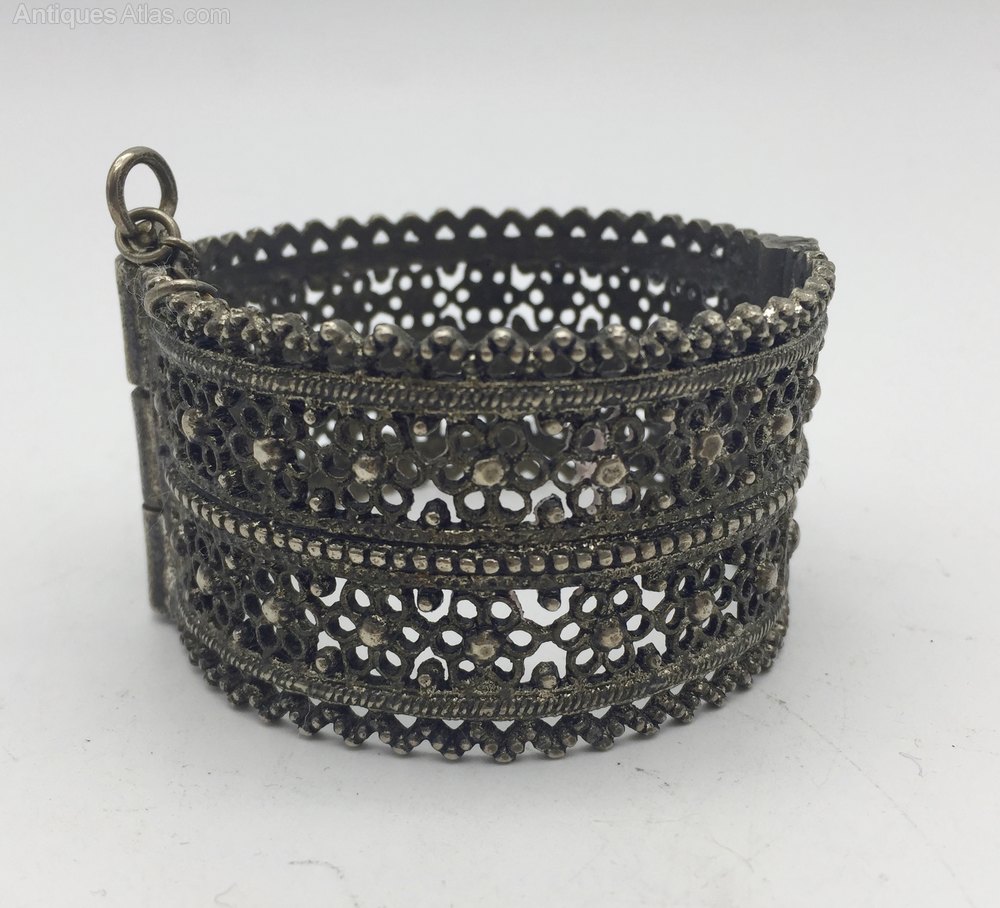 Antiques Atlas - Old Jewellery Bangle