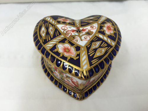 Antiques Atlas - Royal Crown Derby Heart Shape Ring Box Circa 1909