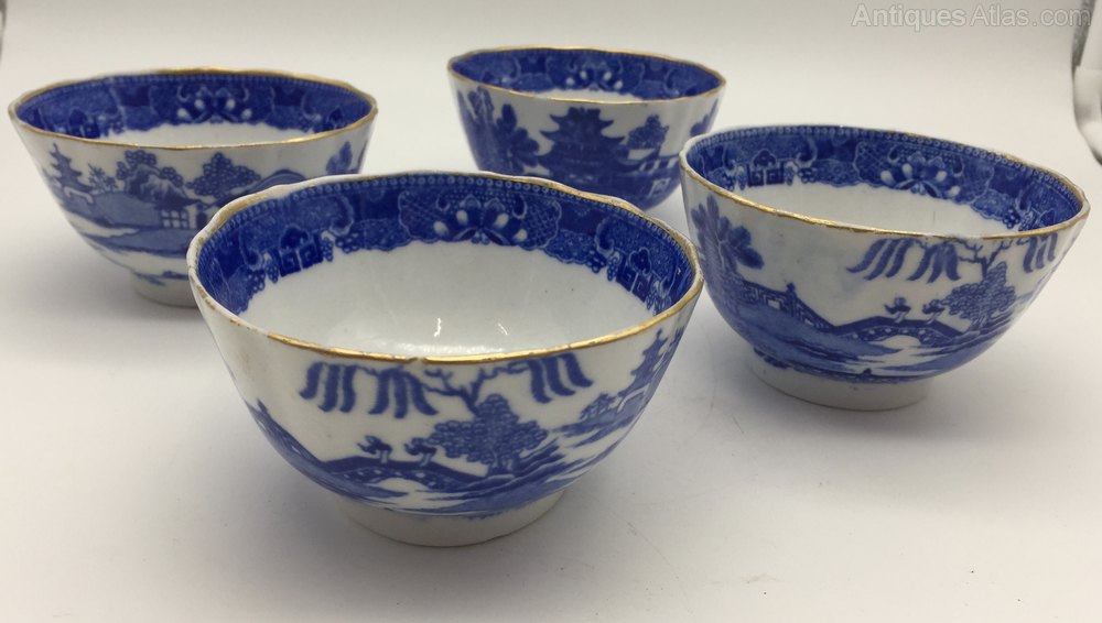 Antiques Atlas - Set 4 Blue & White Pottery Tea Bowls Circa 1820