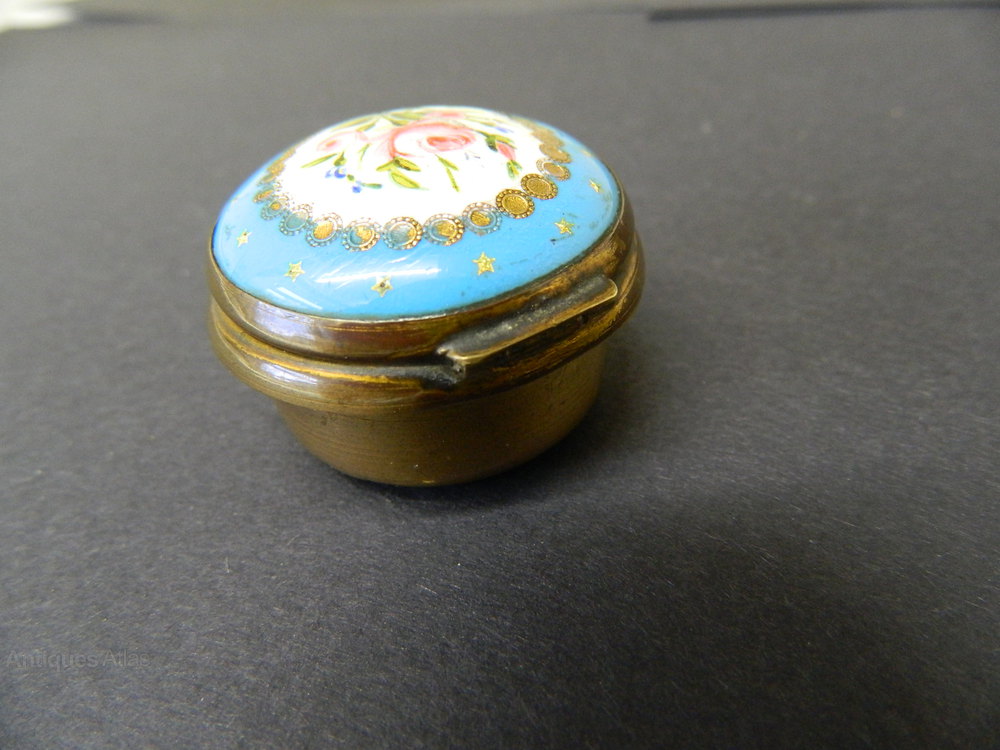 Antiques Atlas - Small 19 Th Century French Porcelain Patch Box