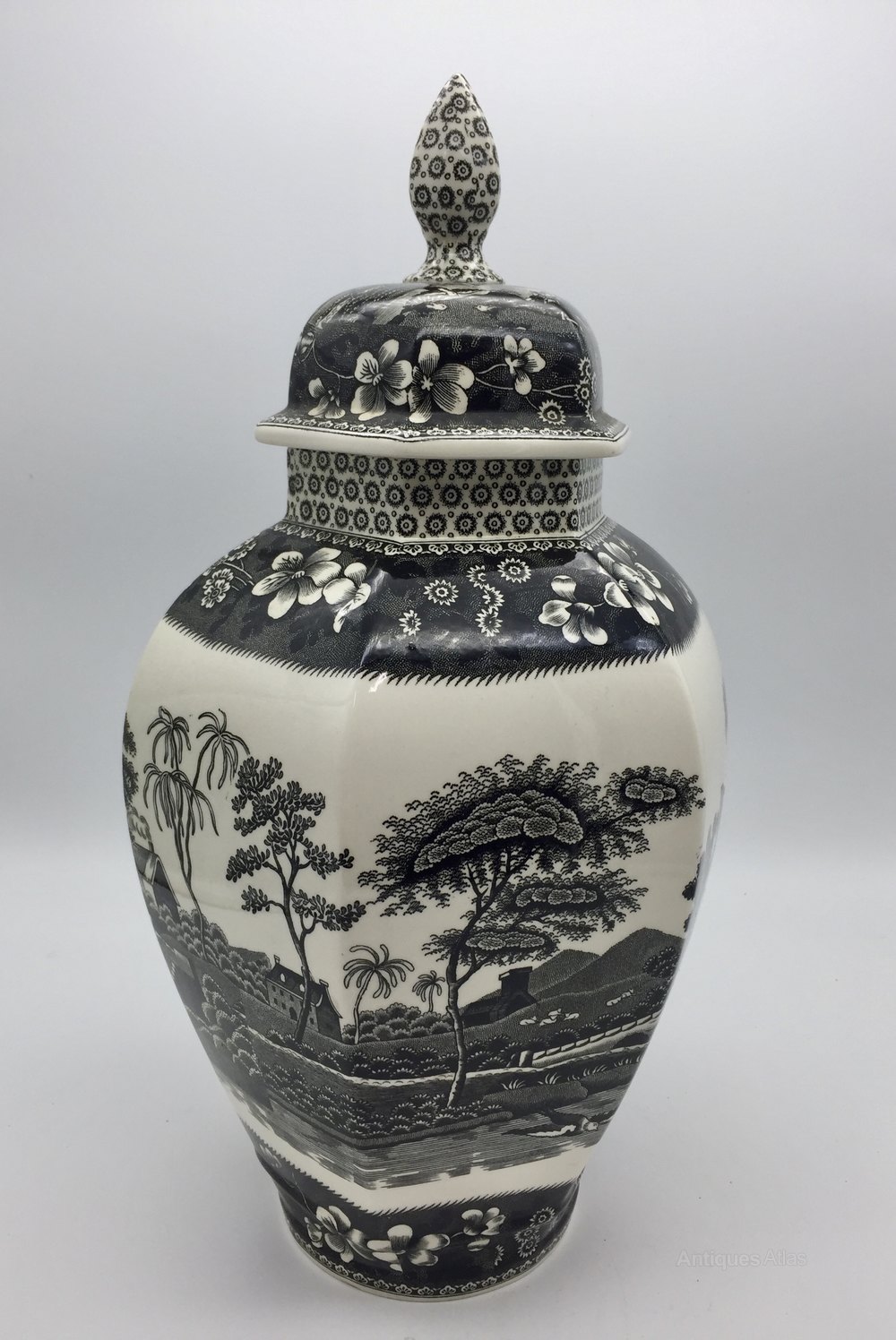 Antiques Atlas - Spode Tower Ceramic Pattern Vase And Cover