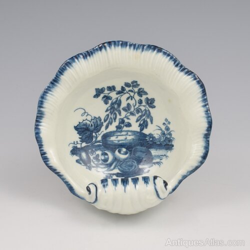 Antiques Atlas - Rare First Worcester Marrow Shell Sweetmeat Dish ...