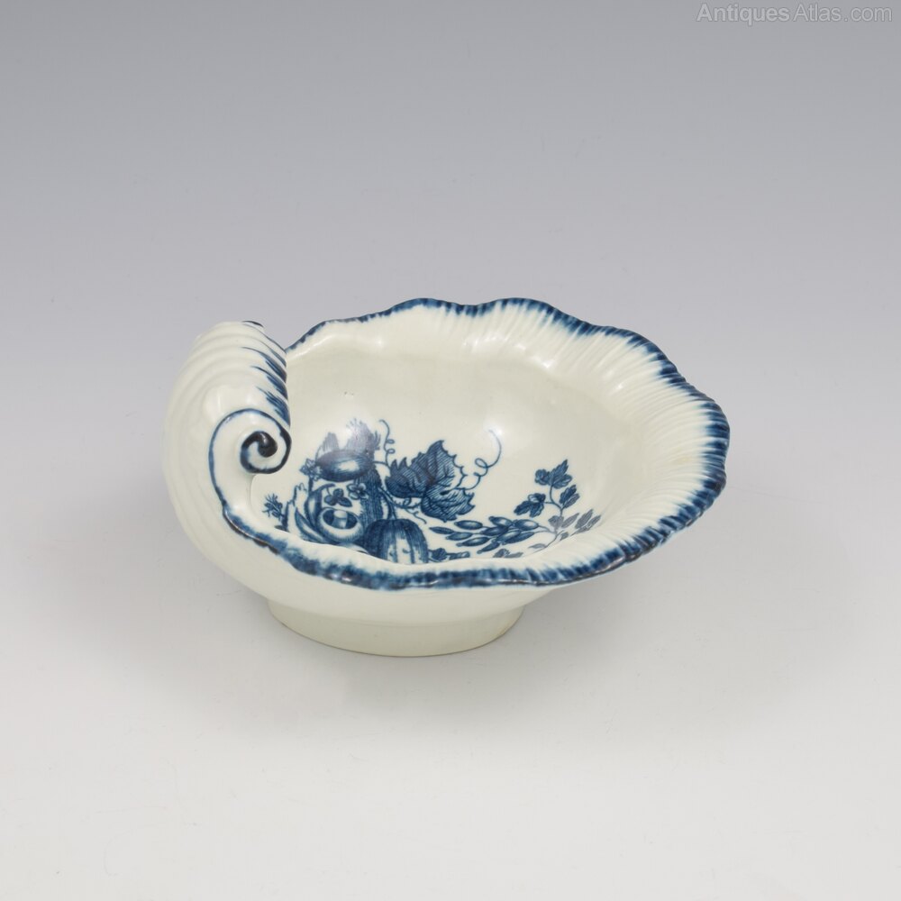 Antiques Atlas - Rare First Worcester Marrow Shell Sweetmeat Dish ...