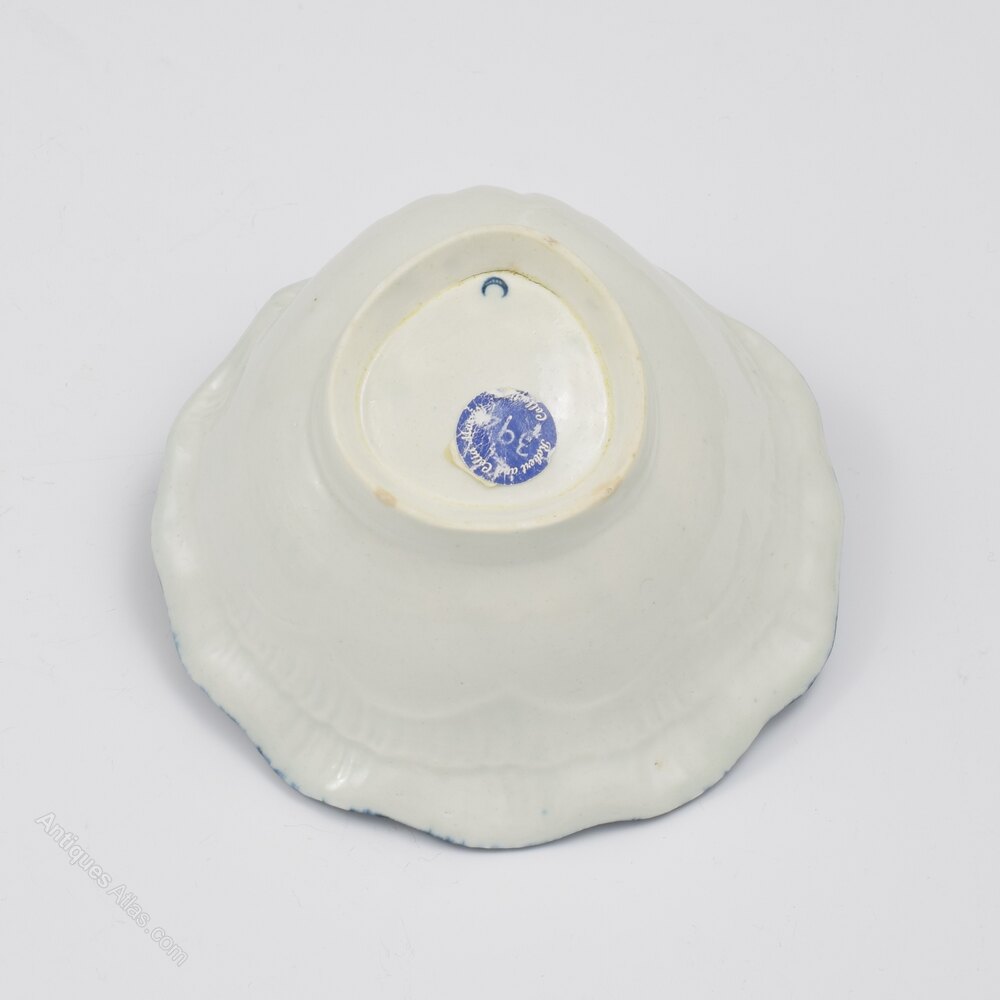 Antiques Atlas - Rare First Worcester Marrow Shell Sweetmeat Dish ...