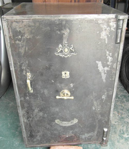 Antiques Atlas - Vintage Cast Iron Bank Safe