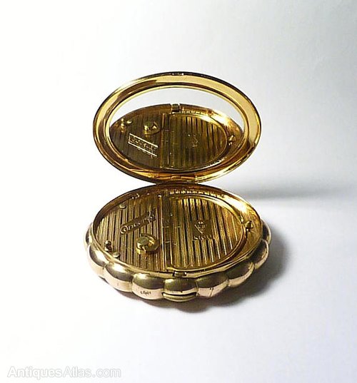 Antiques Atlas - 1950s Musical Powder Box Kigu Compacts as395a1644