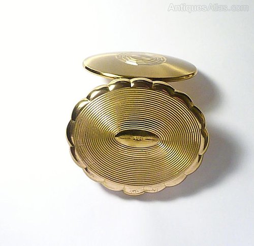 Antiques Atlas - 1950s Musical Powder Box Kigu Compacts as395a1644