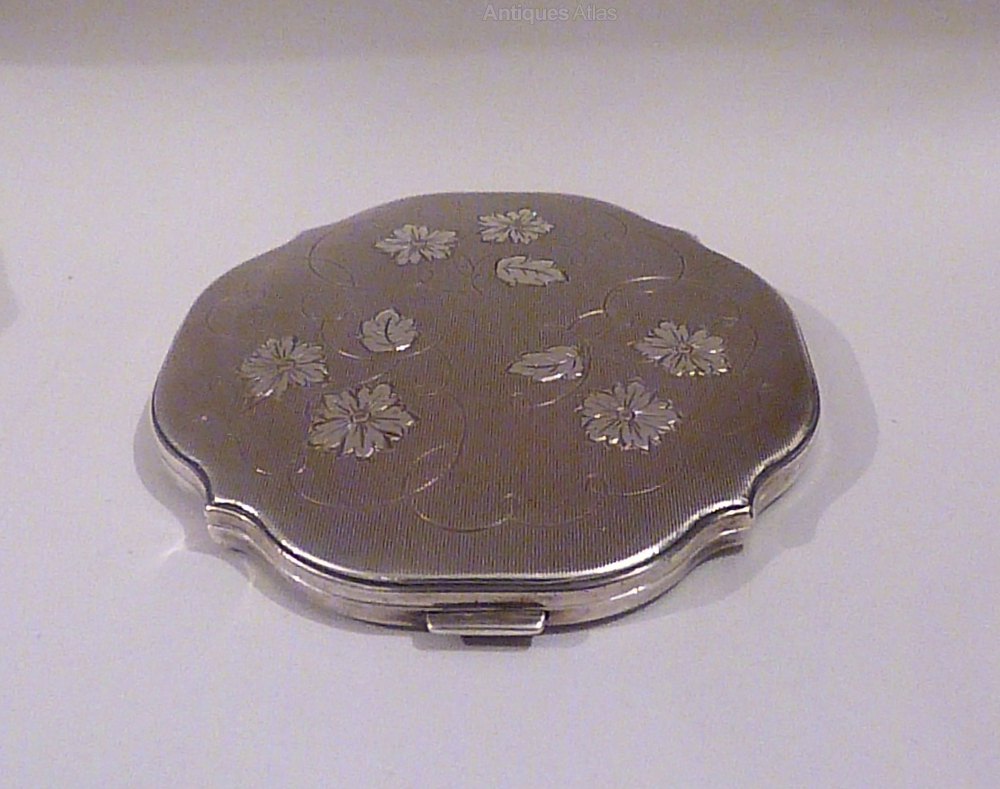 Antiques Atlas - Antique Continental Silver Loose Powder Compact