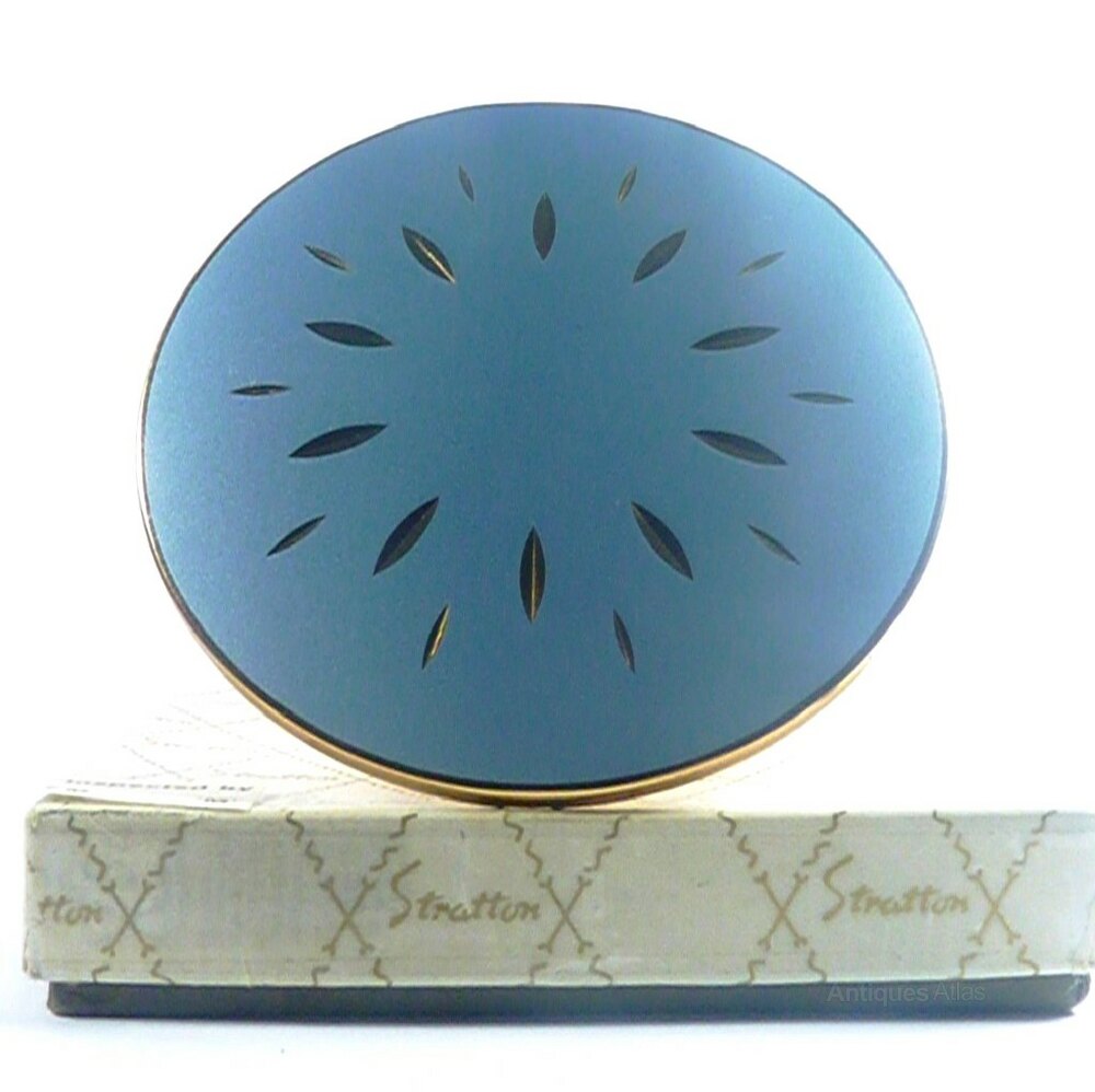 Antiques Atlas - Beautiful Baby Blue Stratton Powder Compact as395a2900