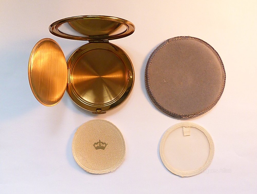 Antiques Atlas - Floral Lucite Powder Compacts Bridesmaids Gifts as395a1276