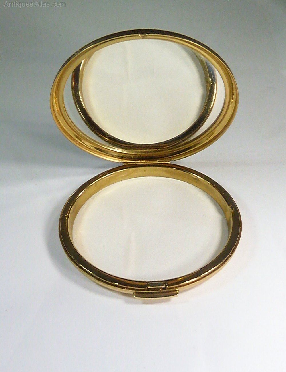 Antiques Atlas - Gifts For Her Vintage Stratton Compact 1970s