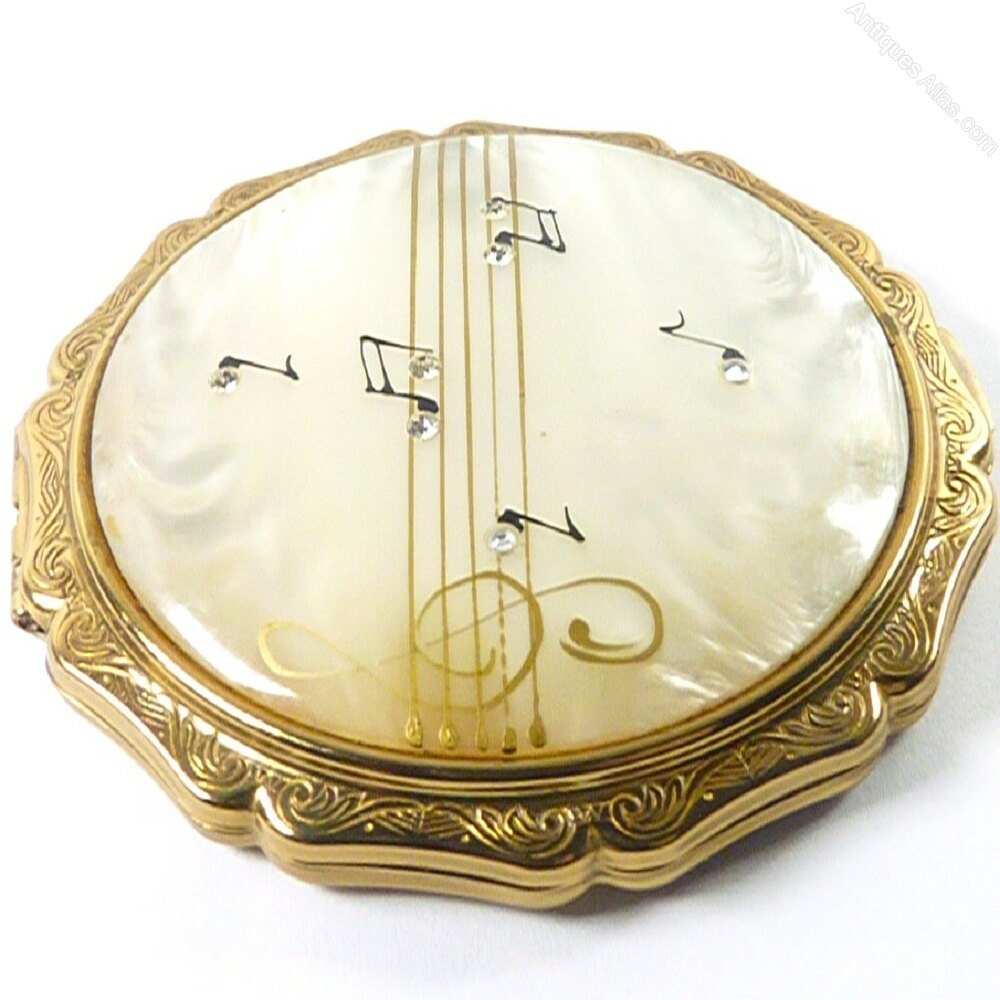 Antiques Atlas - Highly Collectible Stratton Powder Compact 1950s ...
