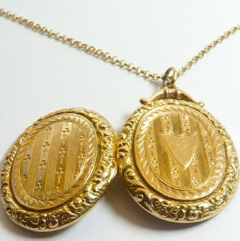 Antiques Atlas - Impressive Solid Gold Locket Necklace as395a2835