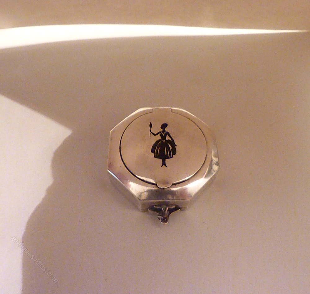 Antiques Atlas - Rare 1922 Sterling Silver Compact Rouge