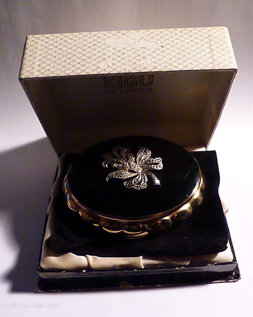 Antiques Atlas - Rare Kigu 'Minuette' Musical Powder Box as395a1163