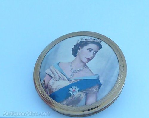 Antiques Atlas - Rare Queen Elizabeth II Powder Compact 1950s as395a1676