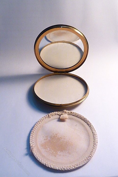 Antiques Atlas - Rare Queen Elizabeth II Powder Compact 1950s as395a1676