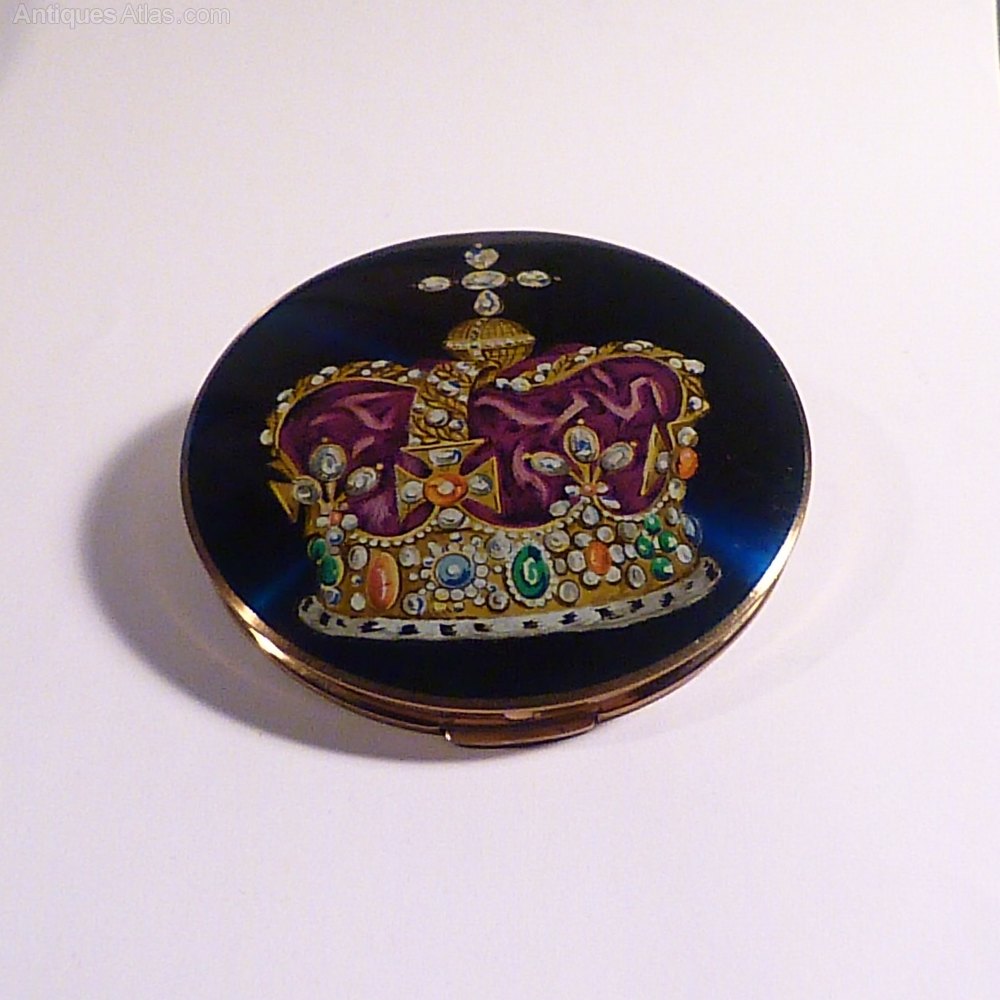 Antiques Atlas - Rare Royal Themed Stratton CORONA Compact 1953