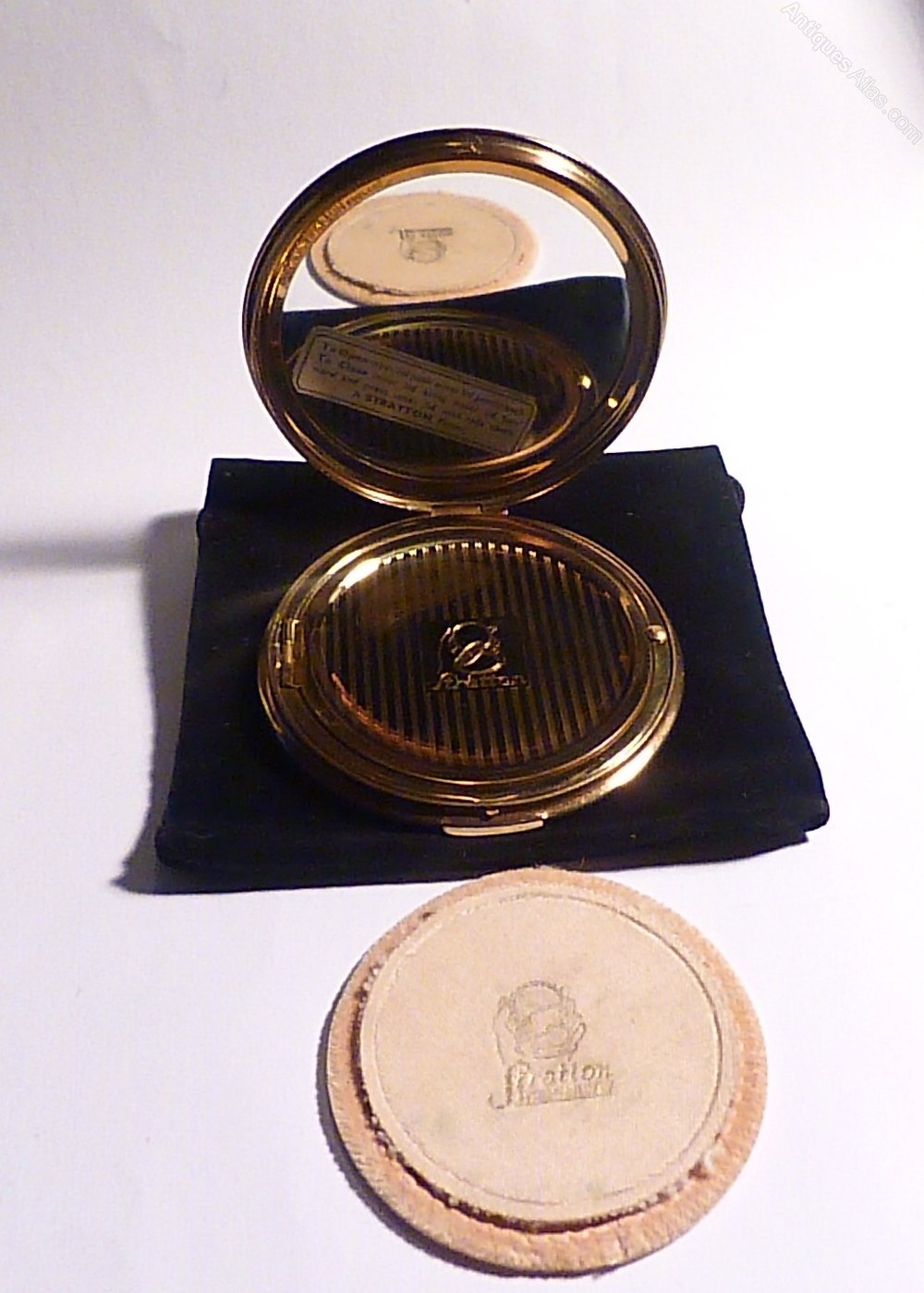 Antiques Atlas - Rare Royal Themed Stratton CORONA Compact 1953 as395a1144