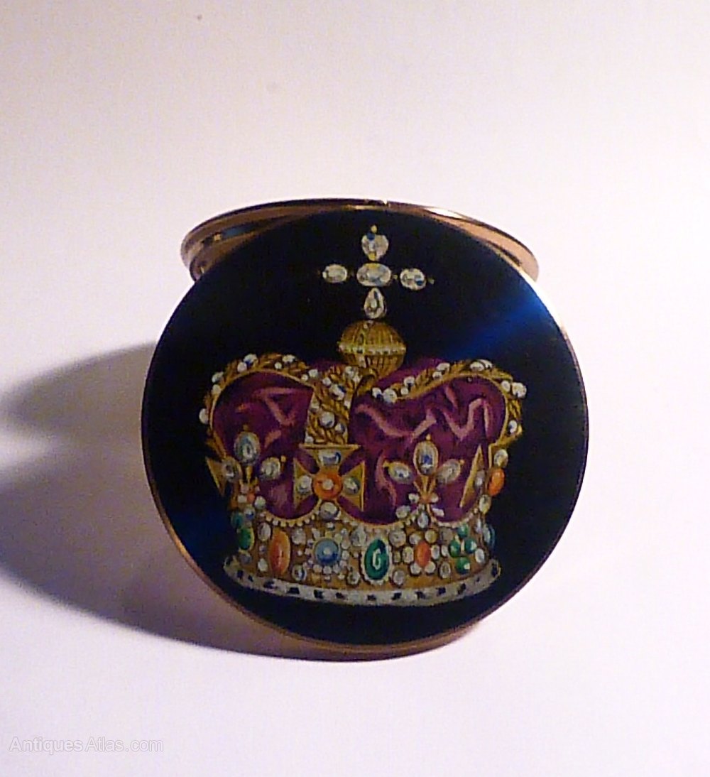Antiques Atlas - Rare Royal Themed Stratton CORONA Compact 1953