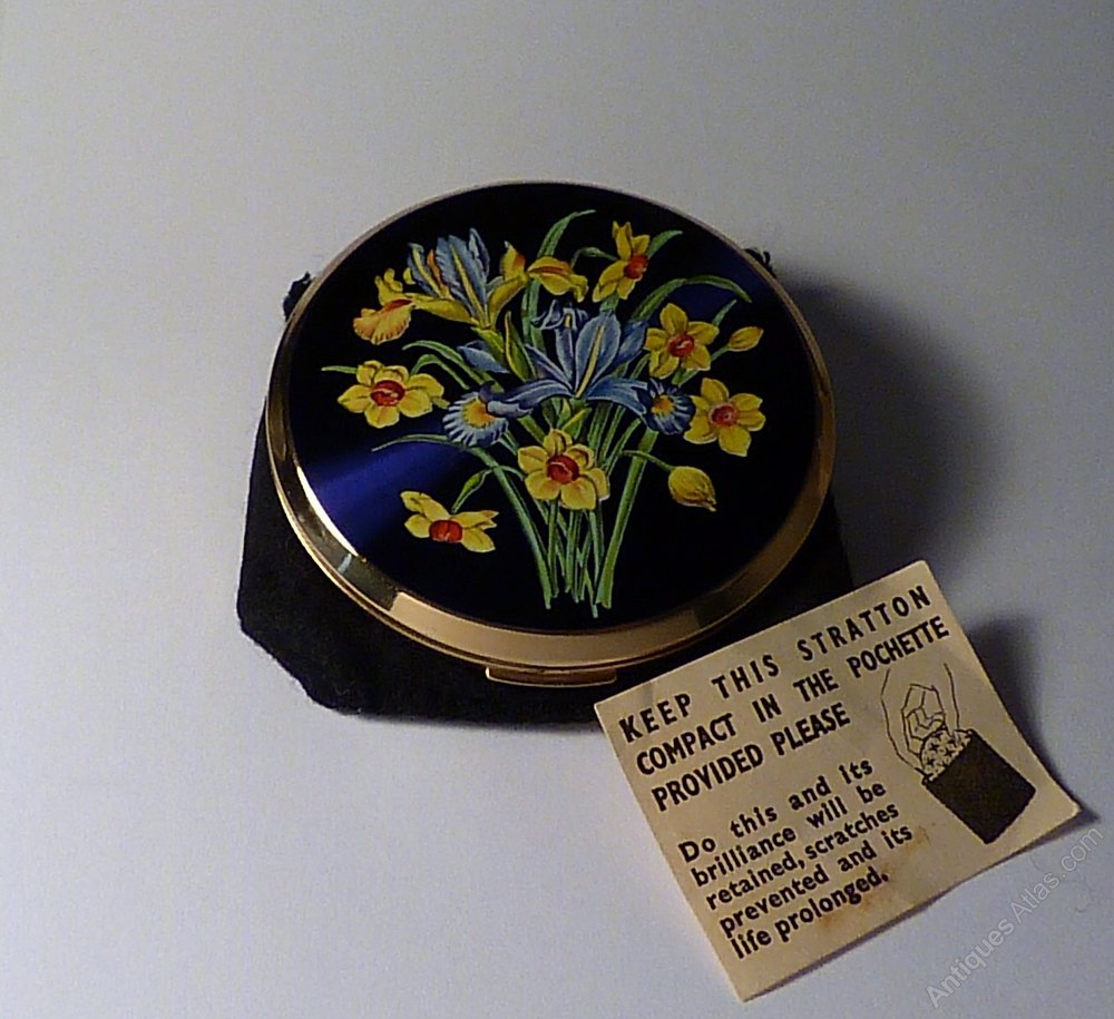 Antiques Atlas - Rare Stratton Compact 1963 / 1964 Gifts For Her