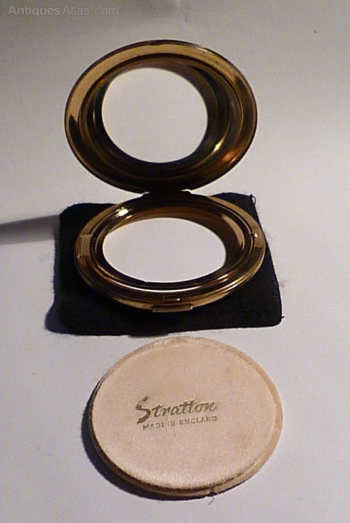 Antiques Atlas - Rare Stratton Compact 1970s Flapper Themed Gift