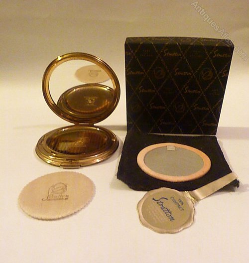 Antiques Atlas - Rare Stratton BUCKINGHAM PALACE Compact as395a388