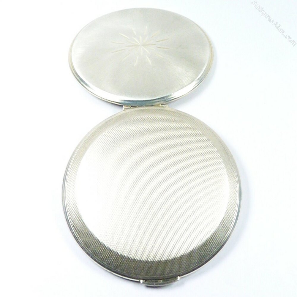 Antiques Atlas - Sterling Silver Kigu Powder Compact 1966 as395a2853
