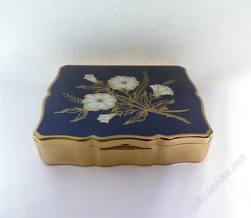 Antiques Atlas - Stratton Musica Enamel Musical Powder Box 1950s as395a1855