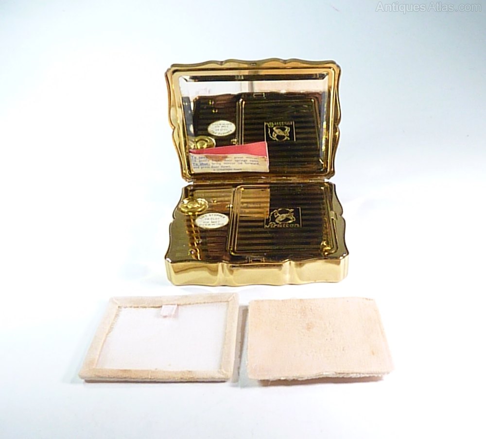 Antiques Atlas - Stratton Musica Enamel Musical Powder Box 1950s as395a1855
